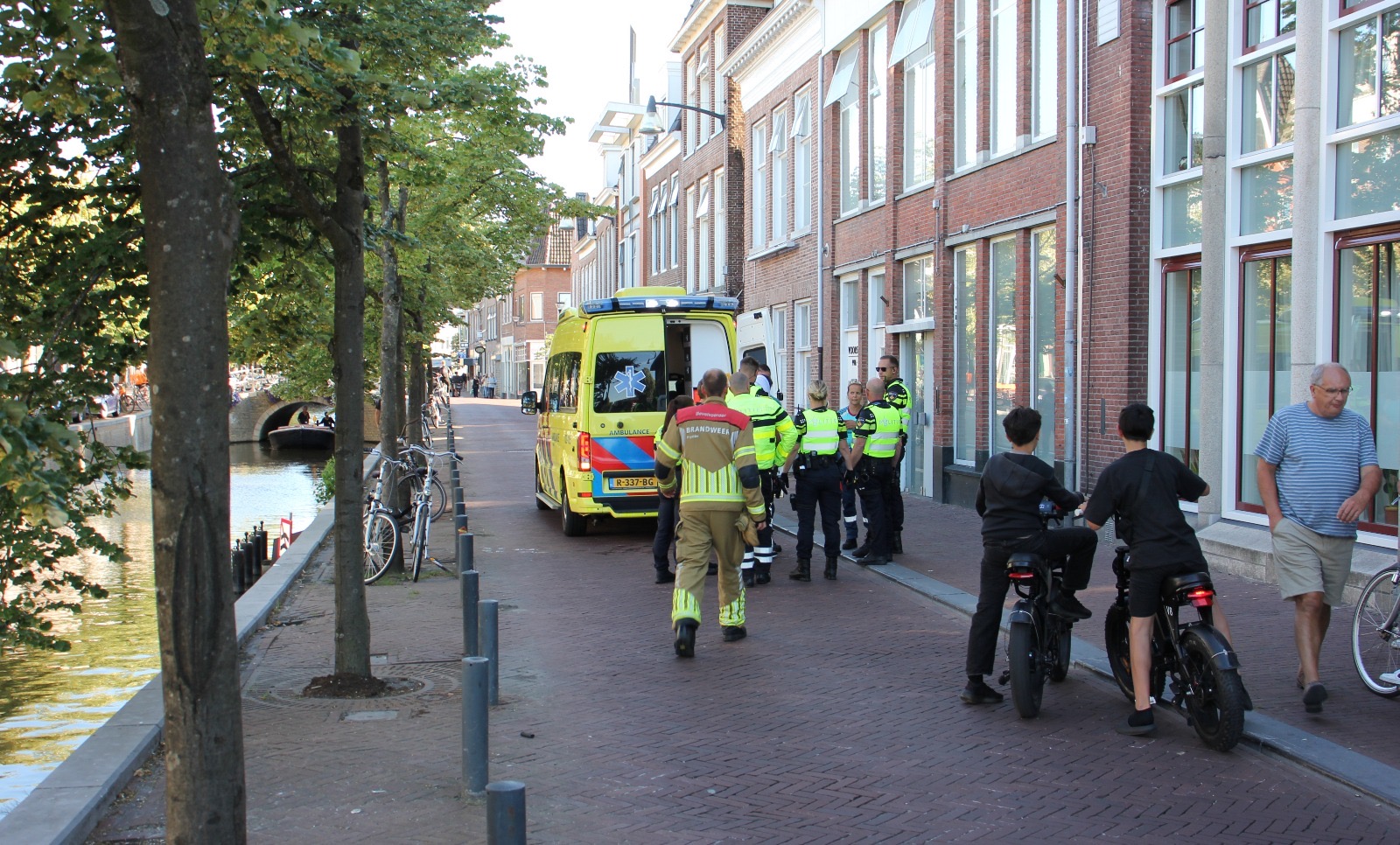 Dronken persoon door politie uit stadsgracht “gered