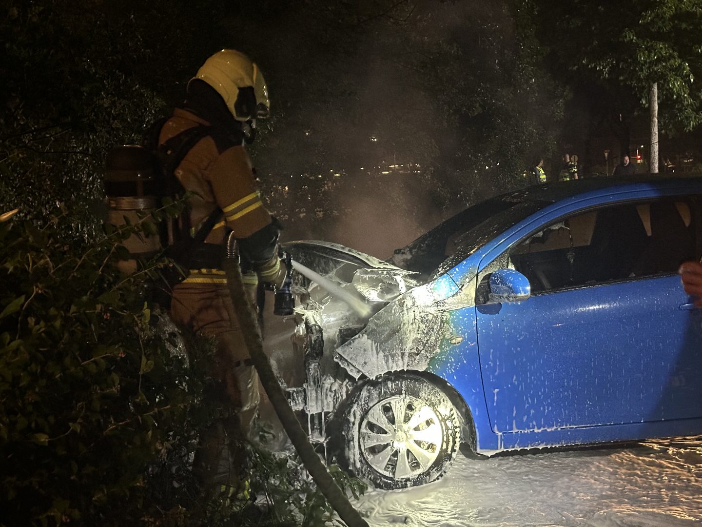 Pyromaan steekt opnieuw auto in de brand