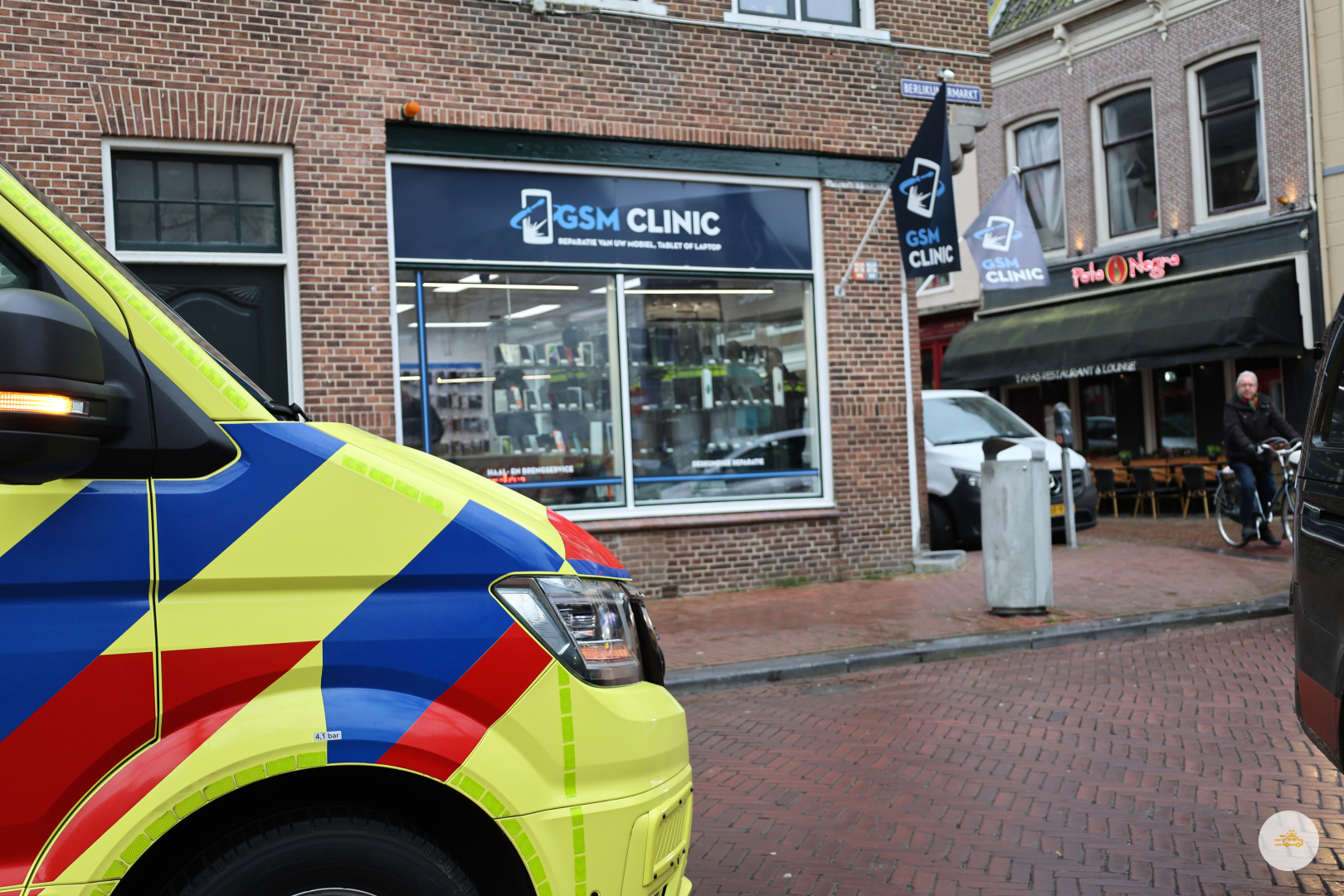 Omstanders redden een man uit de stadsgracht